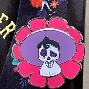 Disney | Jewelry | Nwt Disney Parks Pixar Coco Pin Trading Starter ...